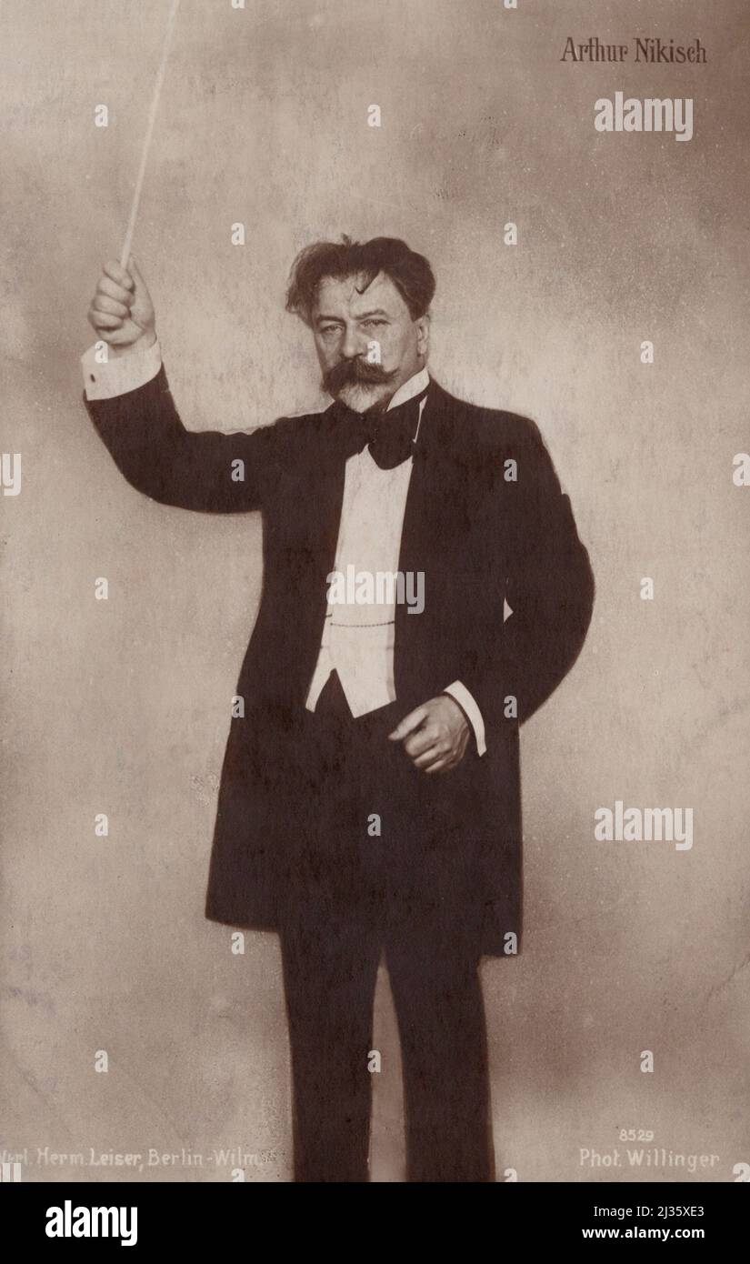 Classical conductor hi-res stock photography and images - Alamy