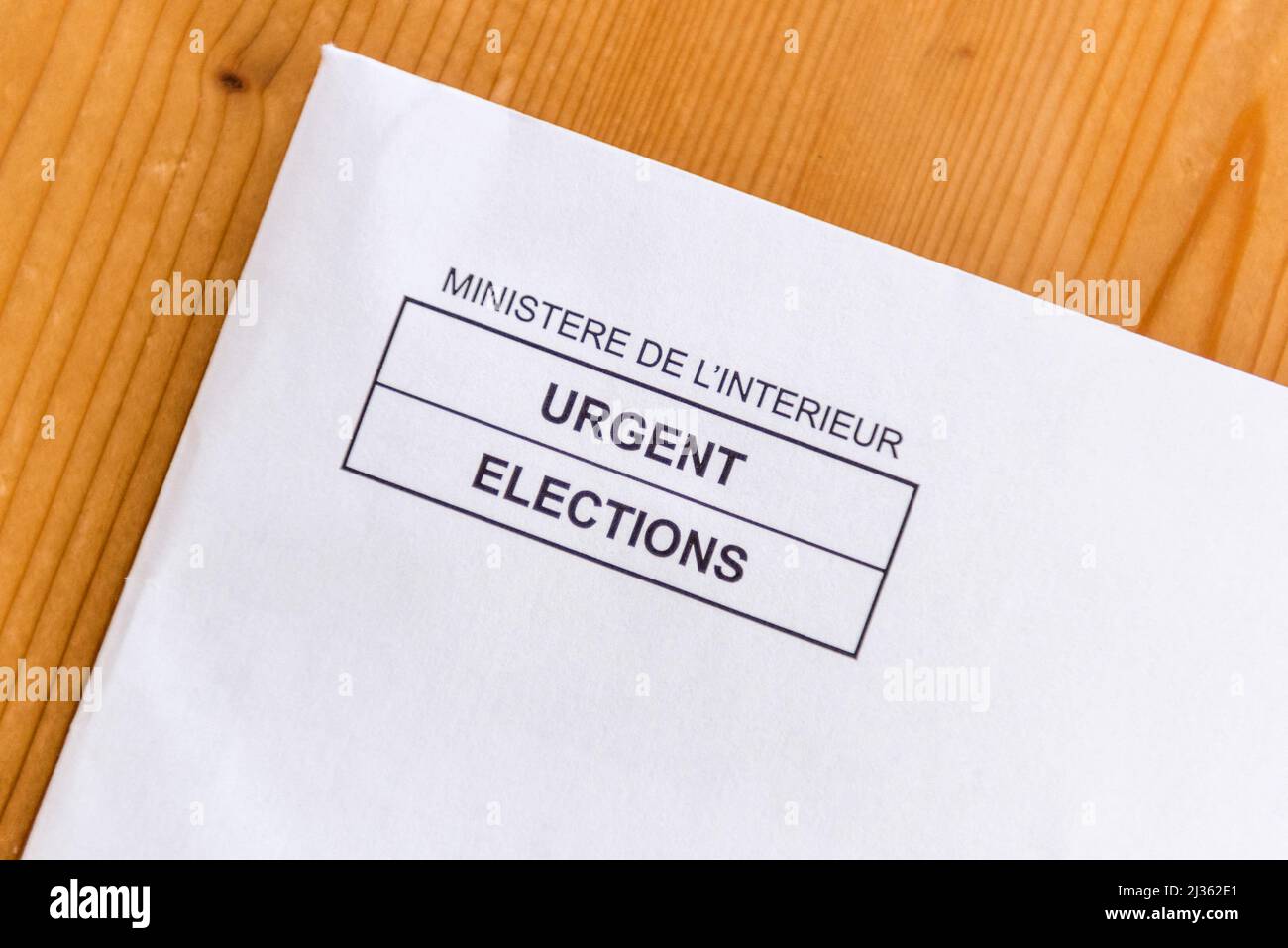The 12 French presidential candidates manifestos and ballot papers are ...
