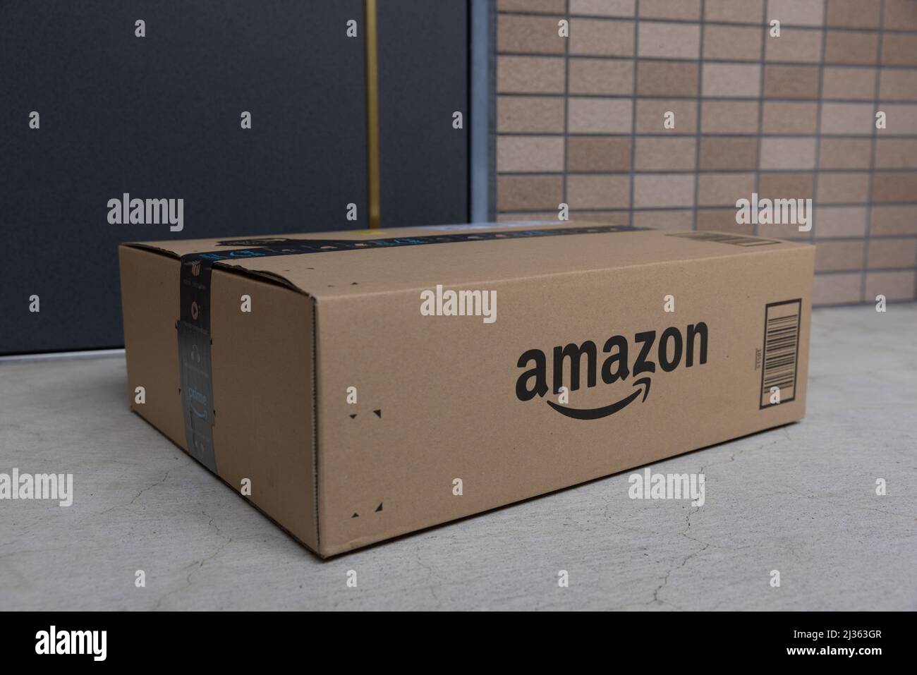 Amazon delivery package hi-res stock photography and images - Alamy