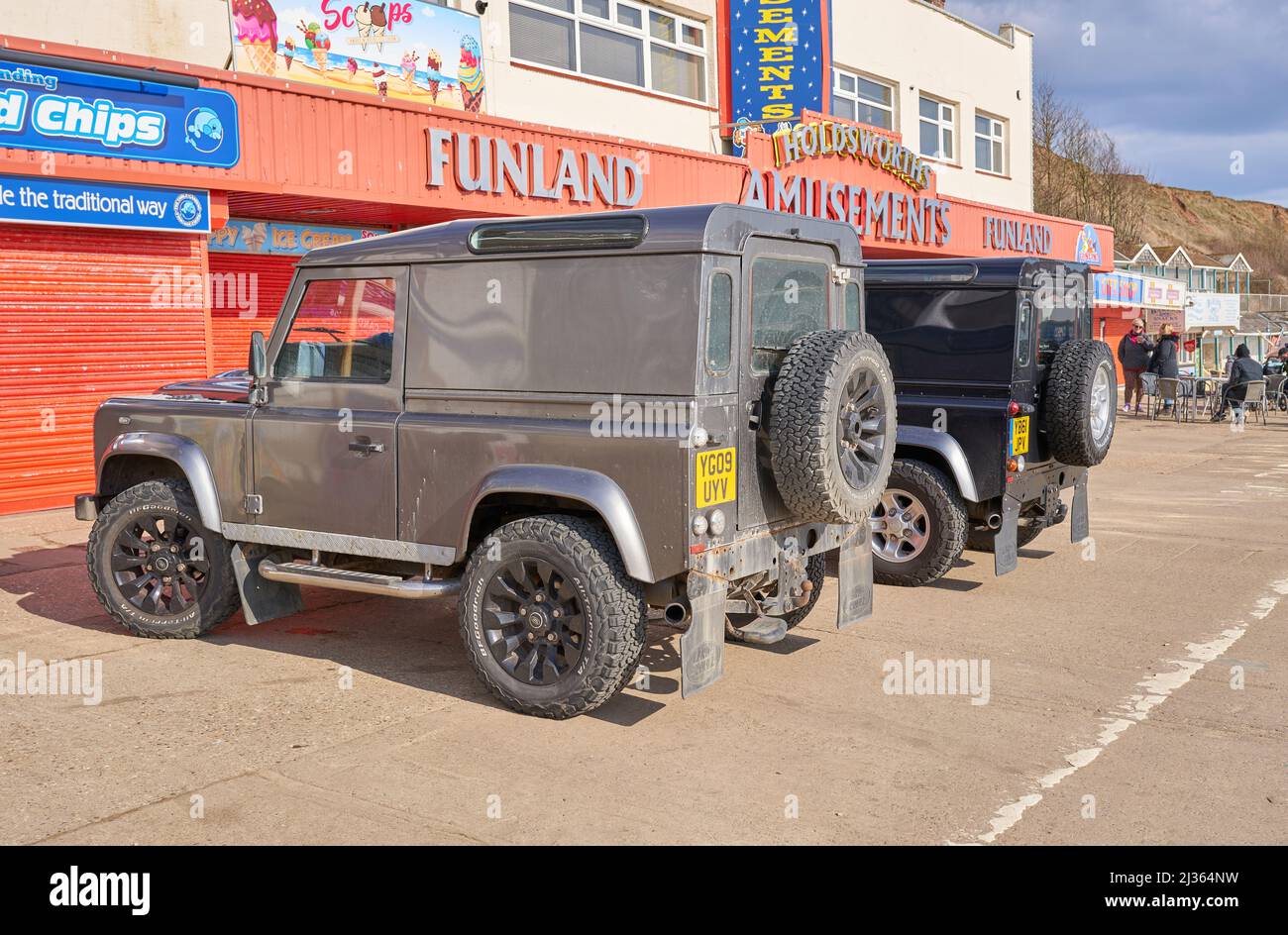 Military land rover defender hi-res stock photography and images - Alamy