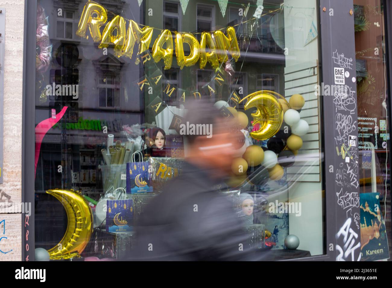 Ramadan mubarak 2022 hi-res stock photography and images - Alamy