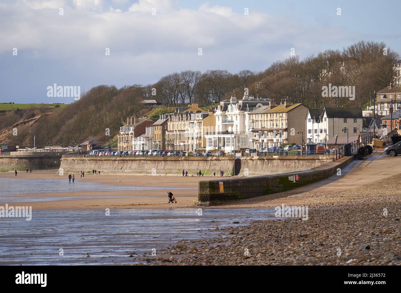 Seaside town at low tide in Filey, Yorkshire, UK Stock Photo - Alamy
