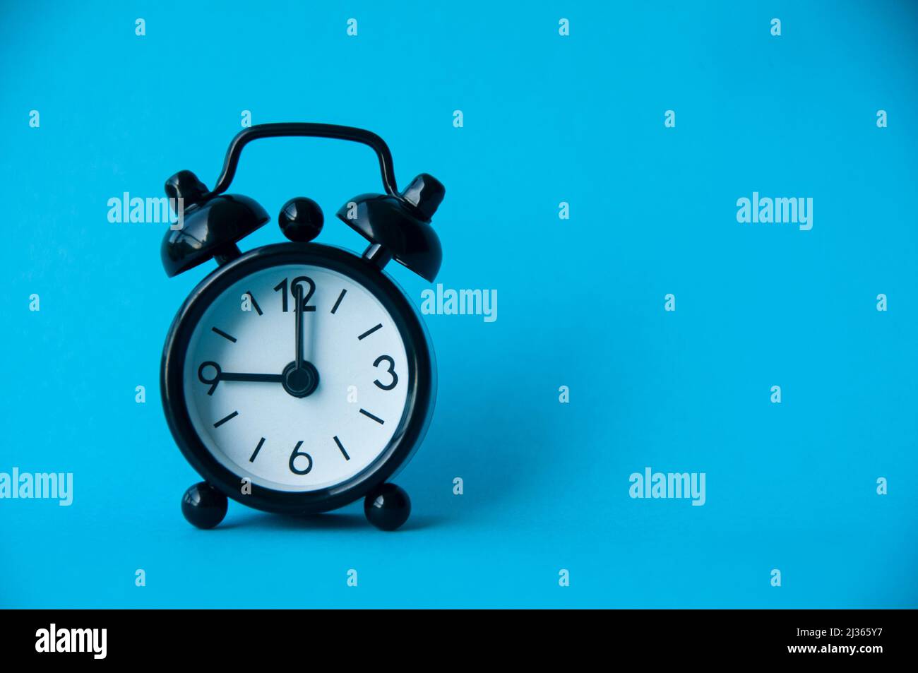 Nine o clock hi-res stock photography and images - Alamy