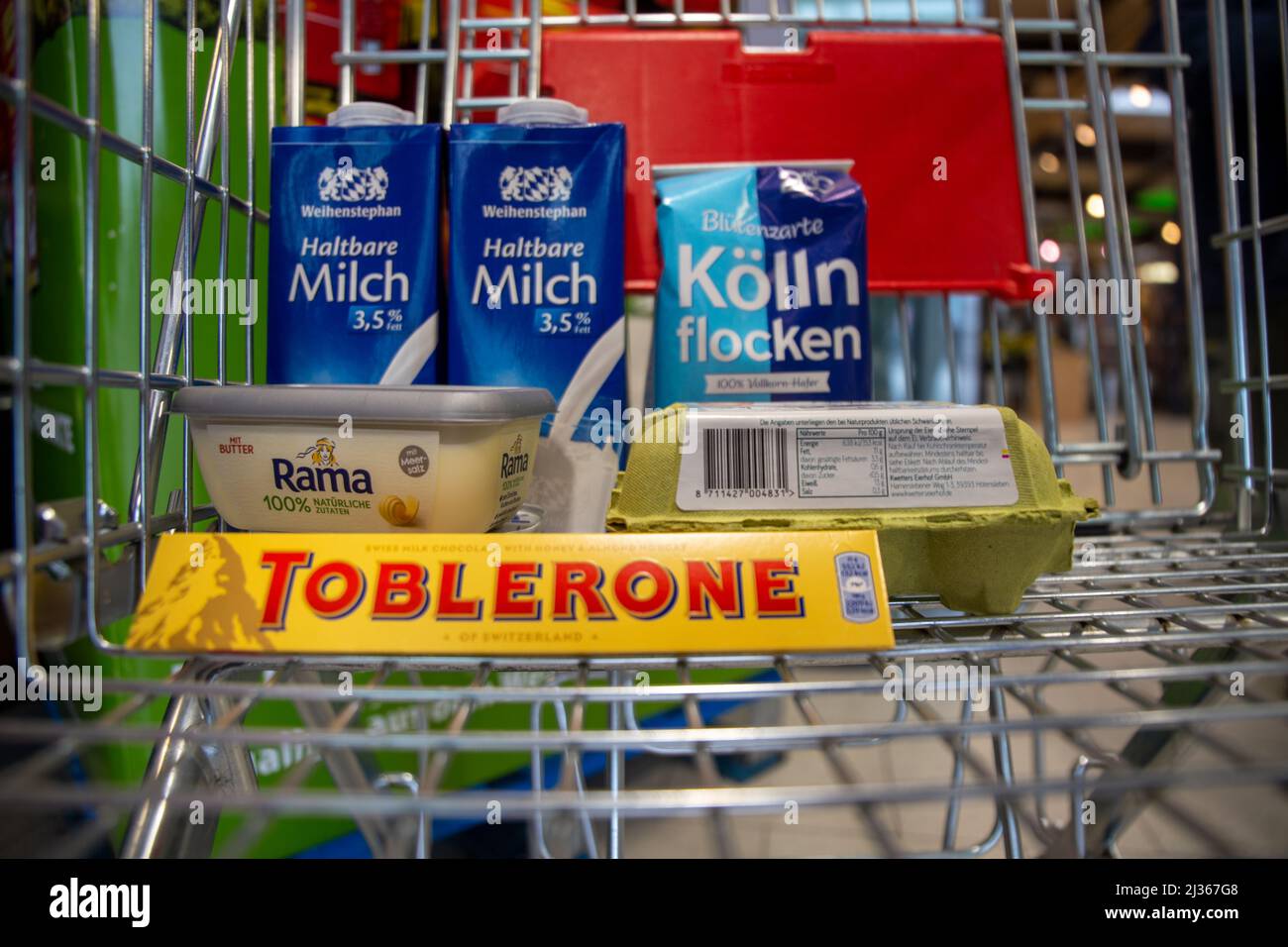 Shopping trolley with food (Germany Stock Photo - Alamy