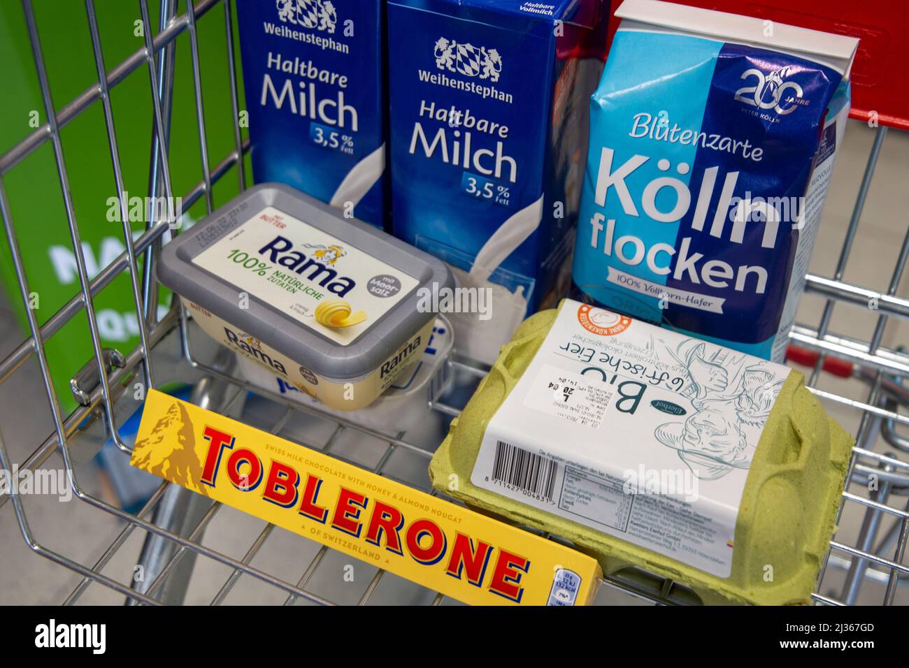 Shopping trolley with food (Germany Stock Photo - Alamy