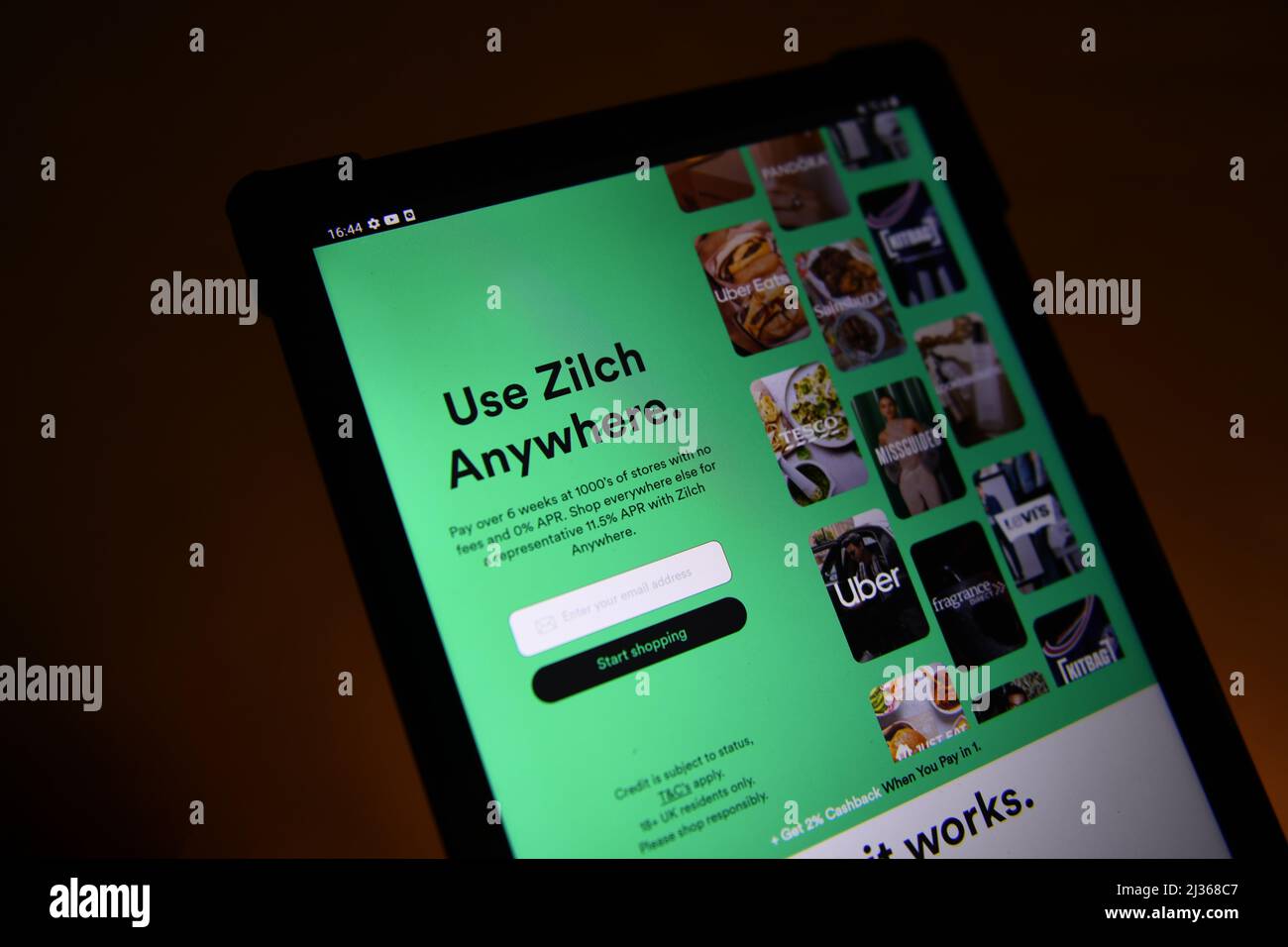 Samsung advert hi-res stock photography and images - Alamy