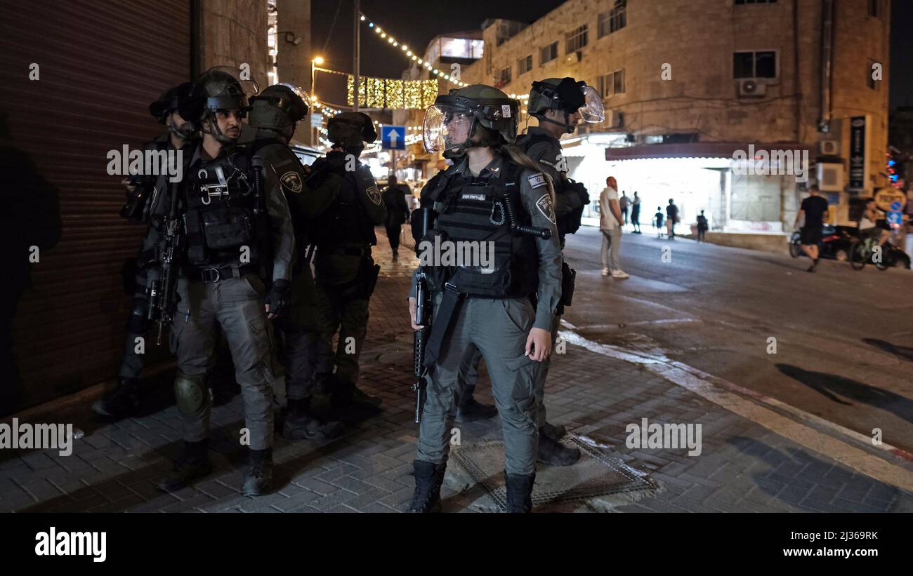 Stand guard on hi-res stock photography and images - Alamy