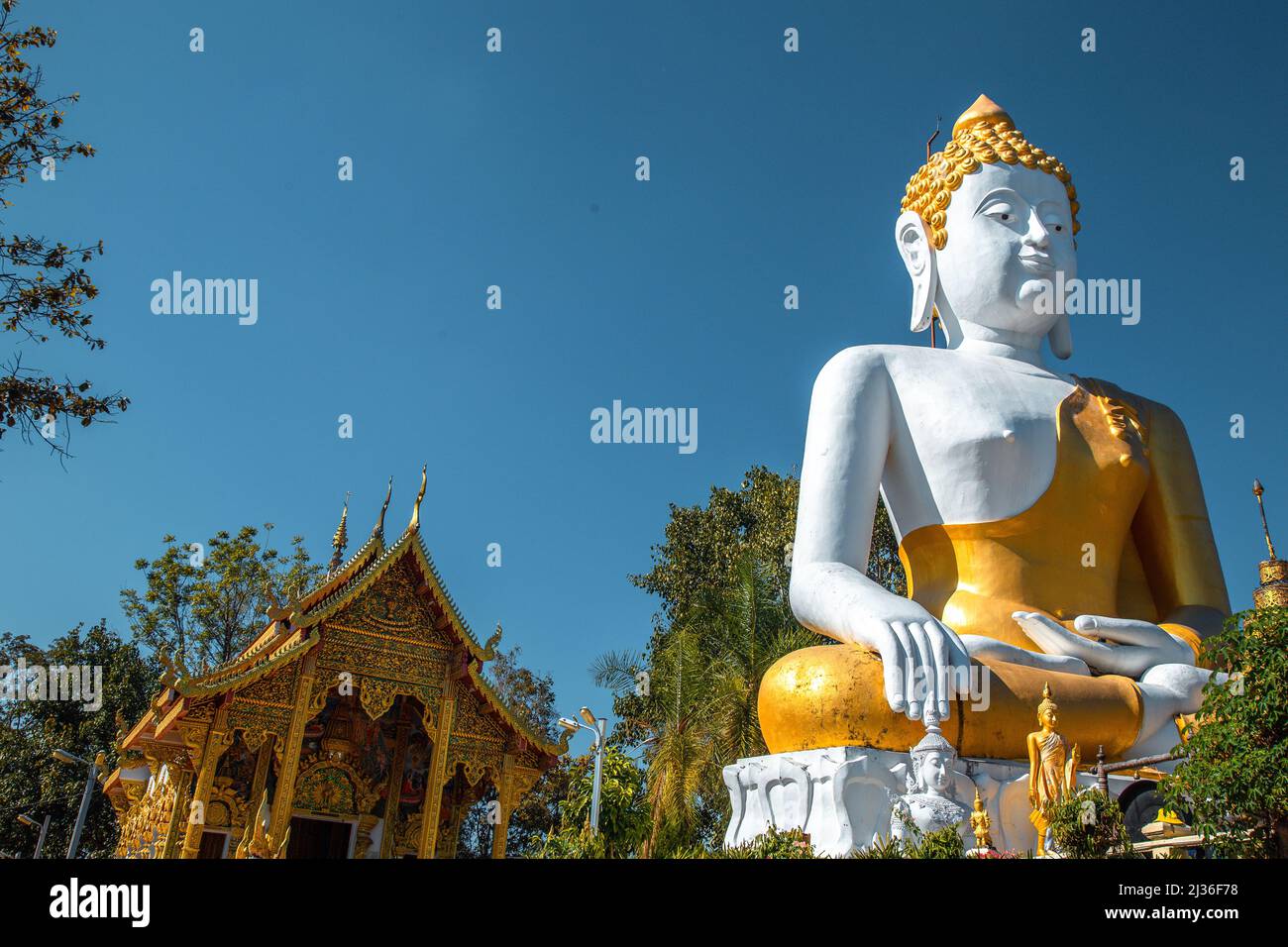 Wat phrathat doi kham temple hi-res stock photography and images - Alamy