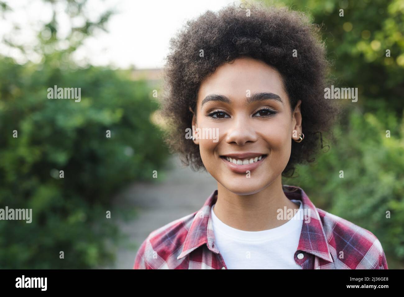 Beautiful african farmer smiling hi-res stock photography and images ...
