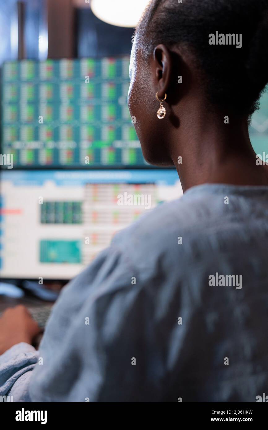 Stock market expert hi-res stock photography and images - Alamy