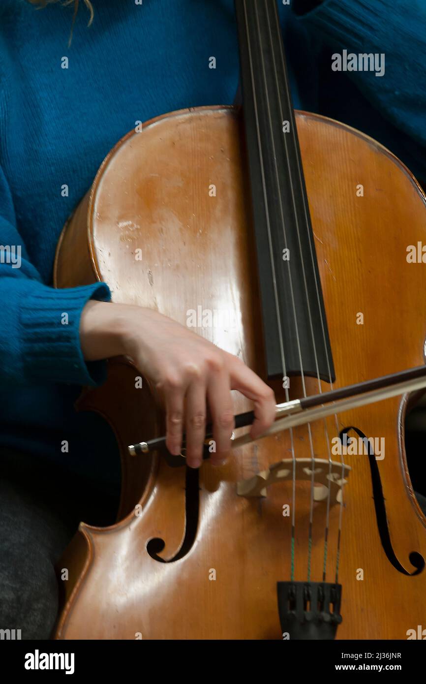 Cello bow close up hi-res stock photography and images - Alamy