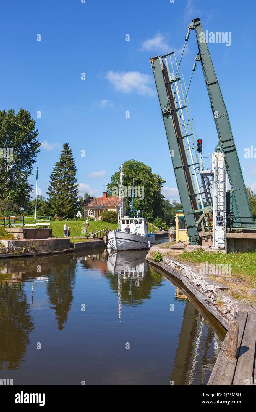 Boat in a canal with an open road bridge Stock Photo - Alamy