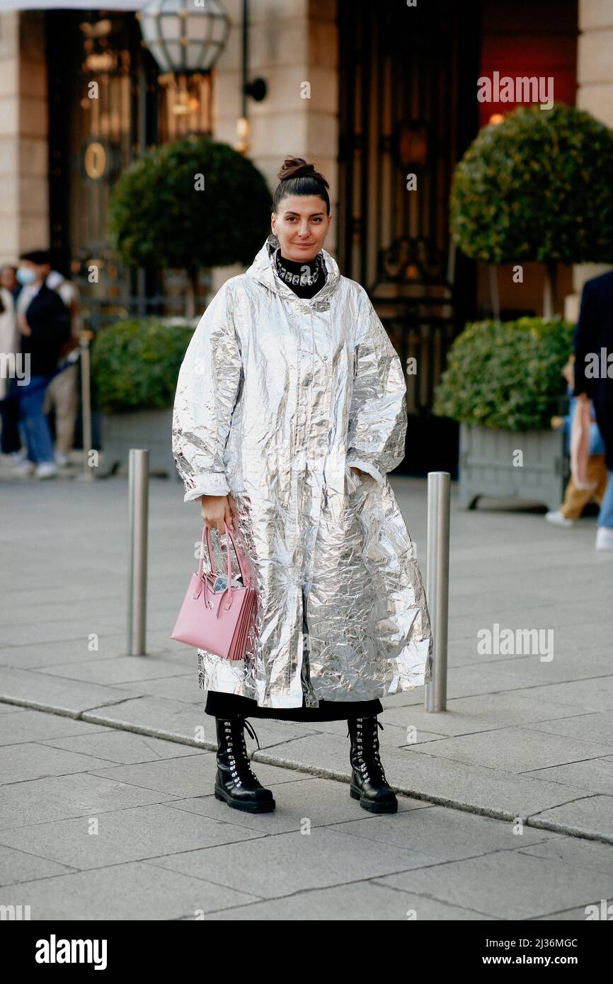 Street style, Giovanna Battaglia Engelbert arriving at Schiaparelli ...