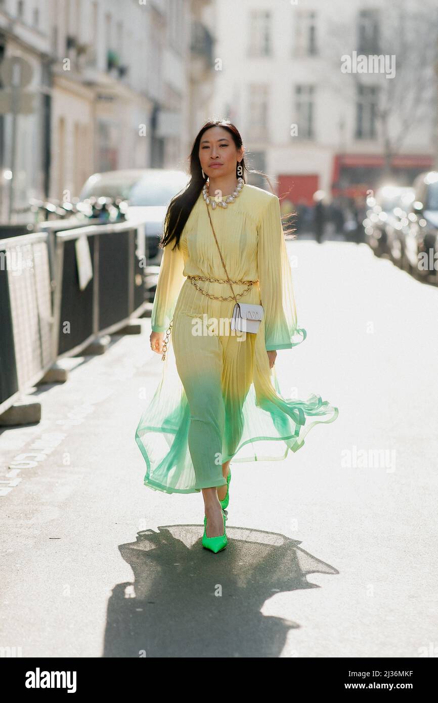 Street style, Miki (Mikialamode) arriving at Valentino Fall-Winter 2022 ...