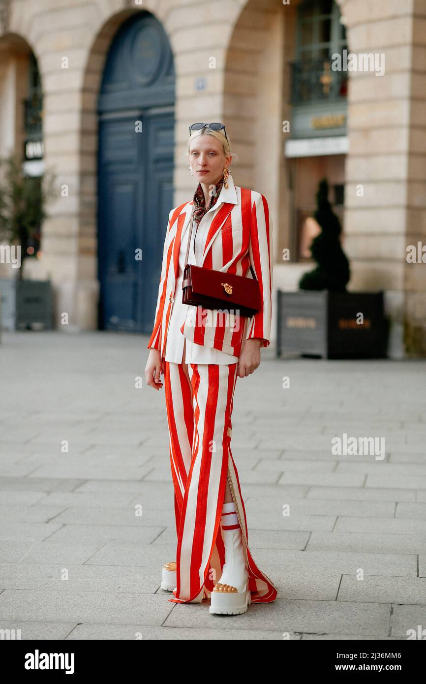 Street style, model Maggie Maurer arriving at Schiaparelli Fall-Winter ...