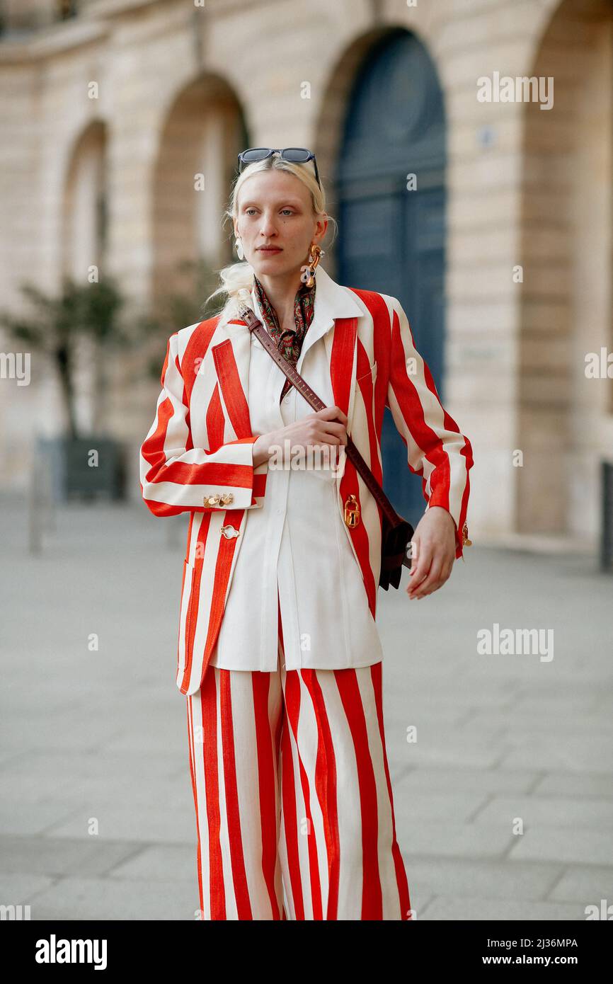 Street style, model Maggie Maurer arriving at Schiaparelli Fall-Winter ...