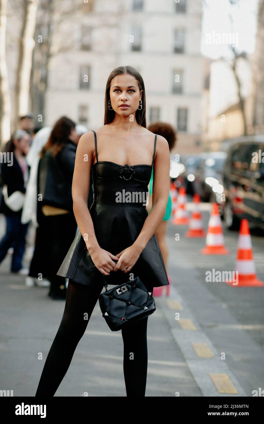 Street style, Sarah Lysander arriving at Valentino Fall-Winter 2022 ...