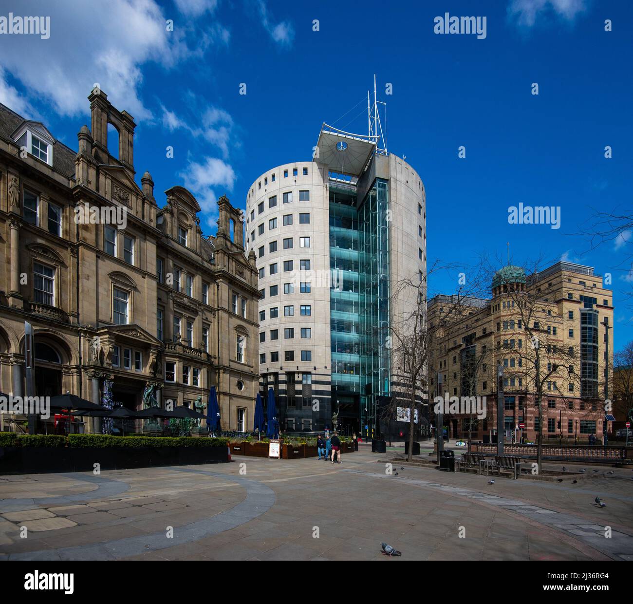 Leeds City Square with the former General Post Office opened in 1896 ...