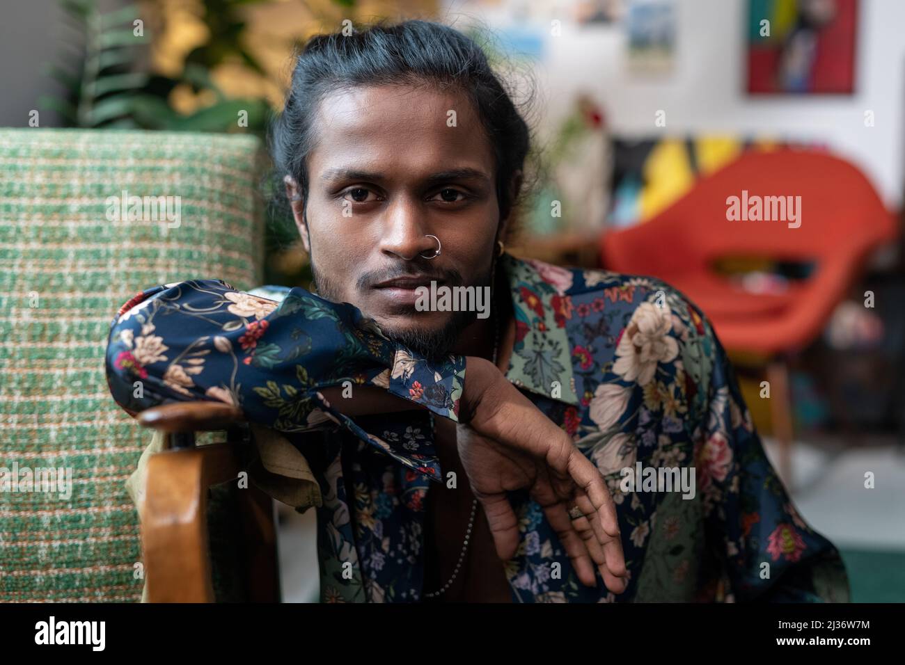 Androgynous gender neutral hi-res stock photography and images - Alamy