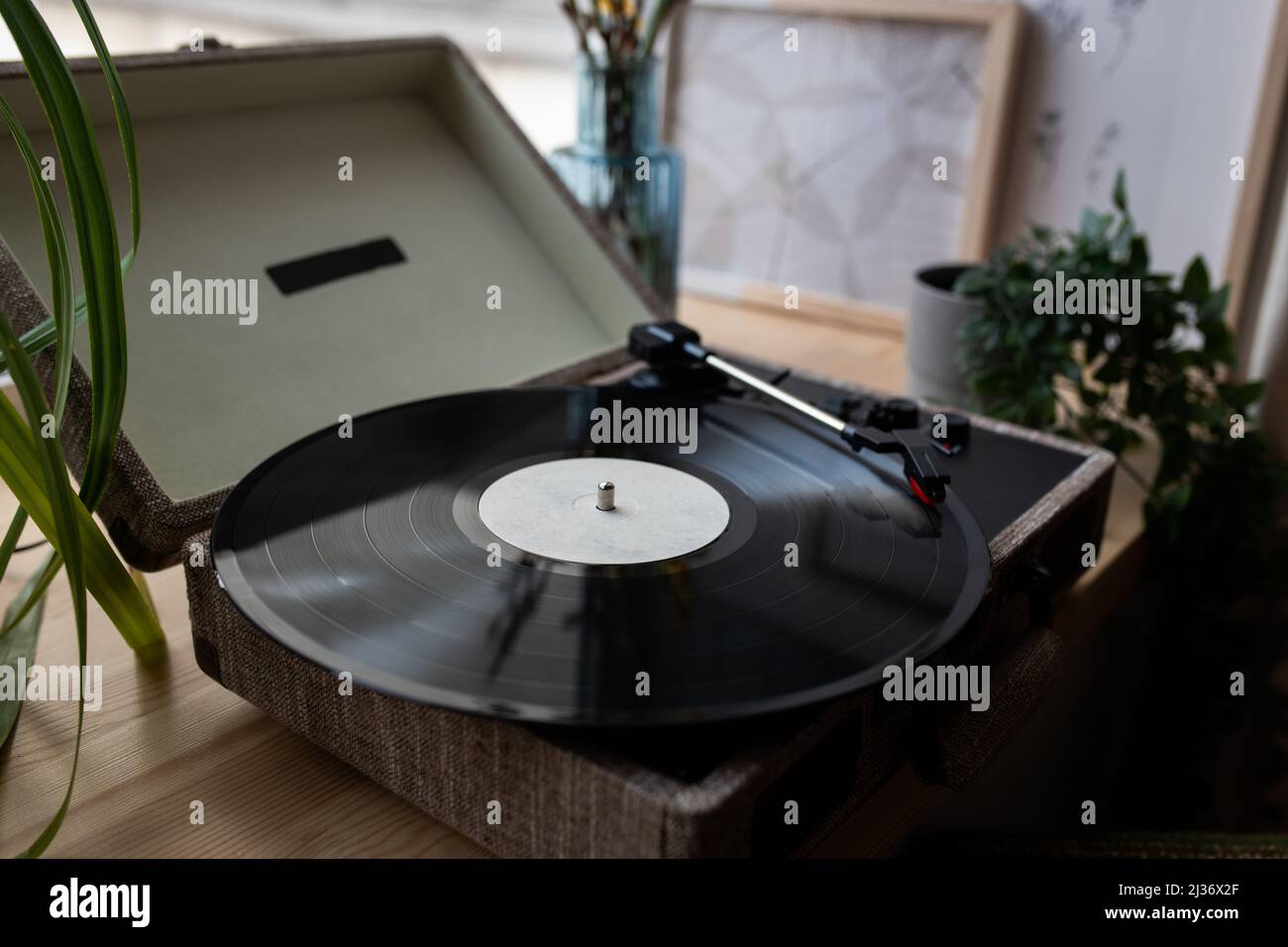 Horizontal no people still life shot of vinyl record player with ...