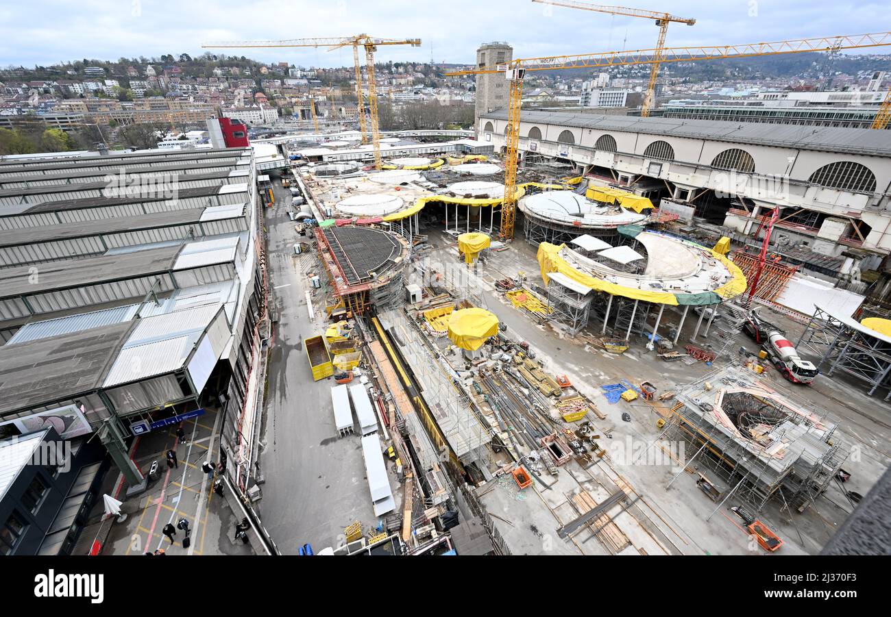 Stuttgart, Germany. 06th Apr, 2022. Workers are busy making the goblet ...