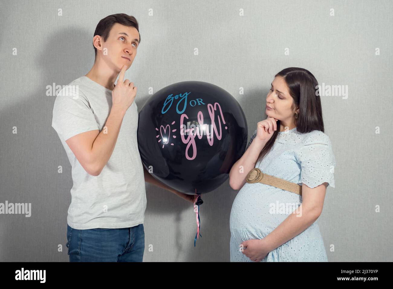 young parents with a balloon to find out the gender of the baby Stock ...