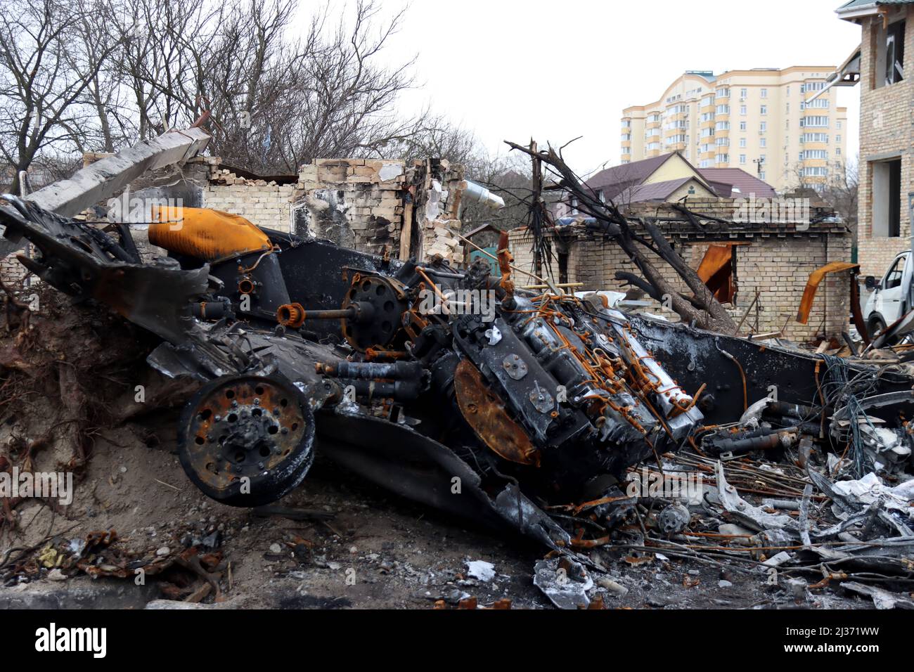 Non Exclusive: BUCHA, UKRAINE - APRIL 5, 2022 - A destroyed military ...