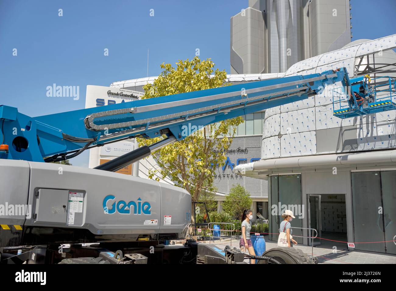 Hydraulic lifts hi-res stock photography and images - Alamy