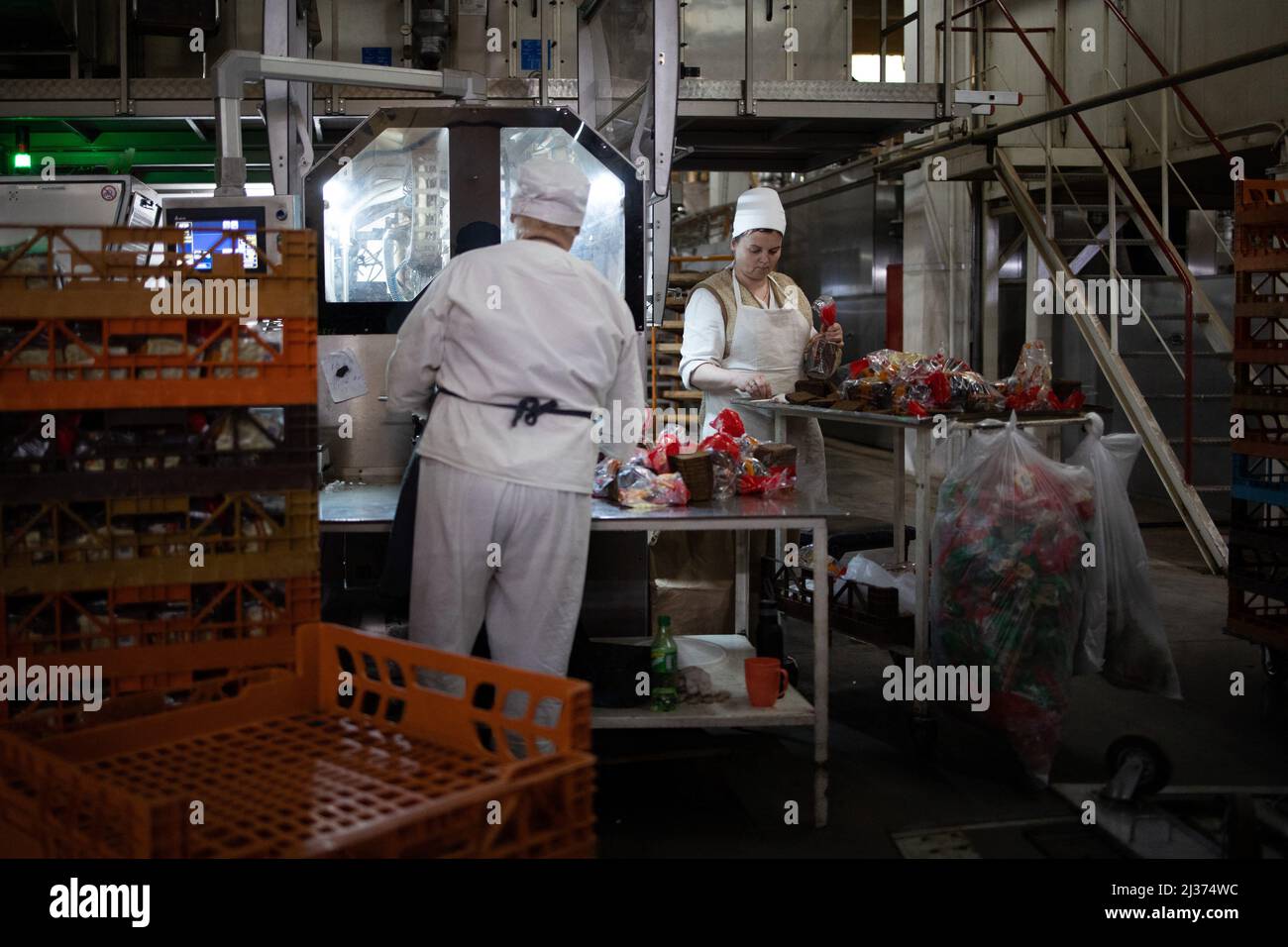A bakery makes bread in the Obolon district, during the war 49 ...