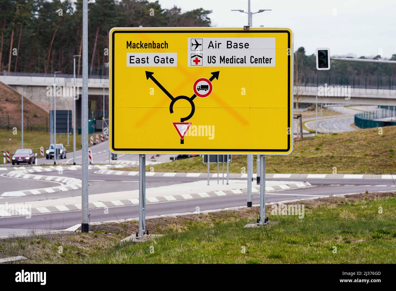 Us hospital highway sign hi-res stock photography and images - Alamy