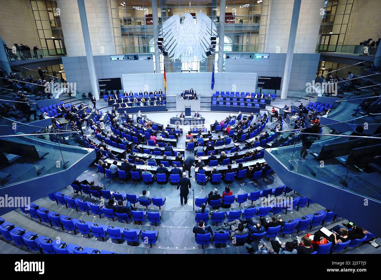 Berlin, Germany. 06th Apr, 2022. Chancellor Olaf Scholz (SPD, standing ...