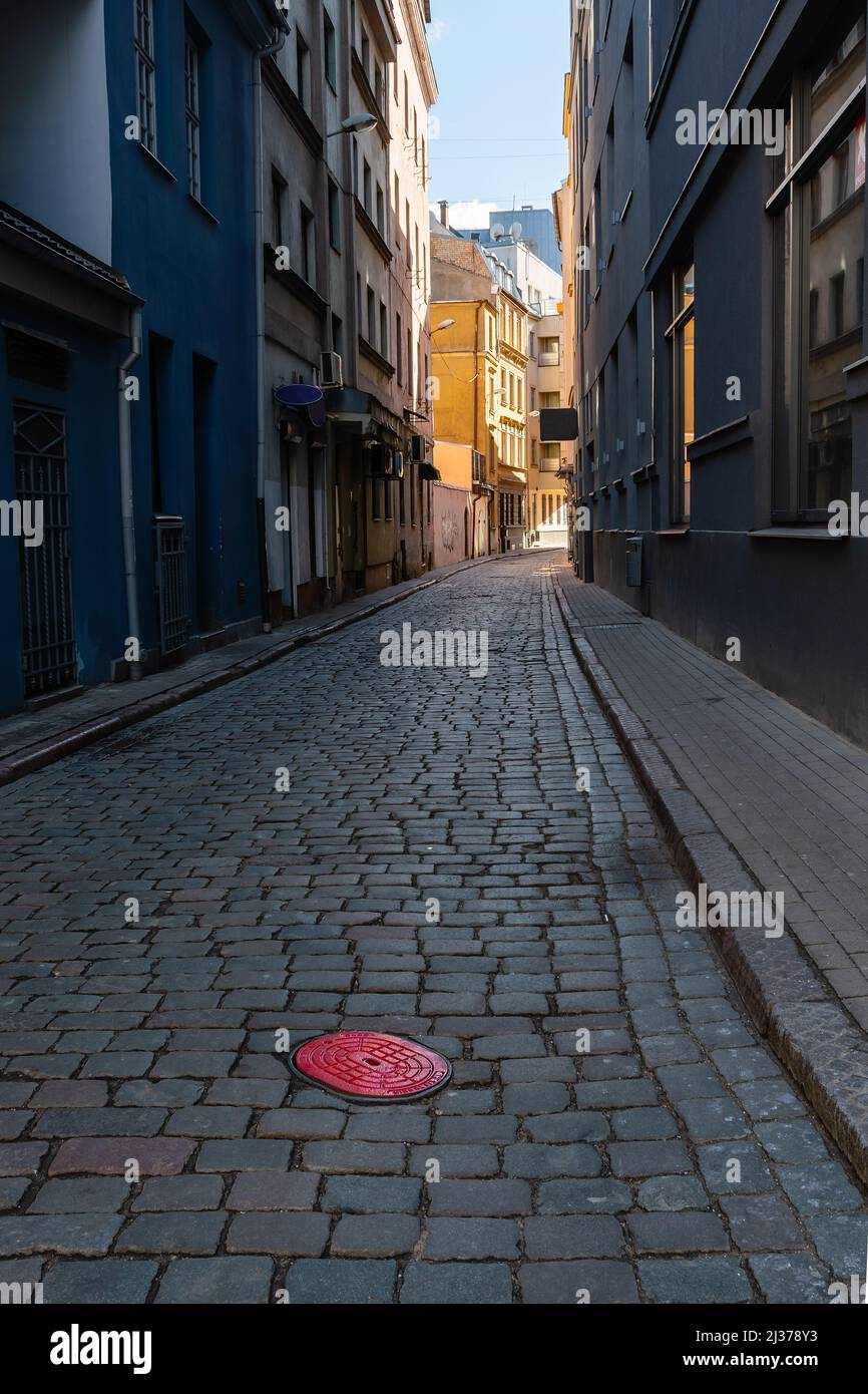 Old narrow street riga hi-res stock photography and images - Alamy