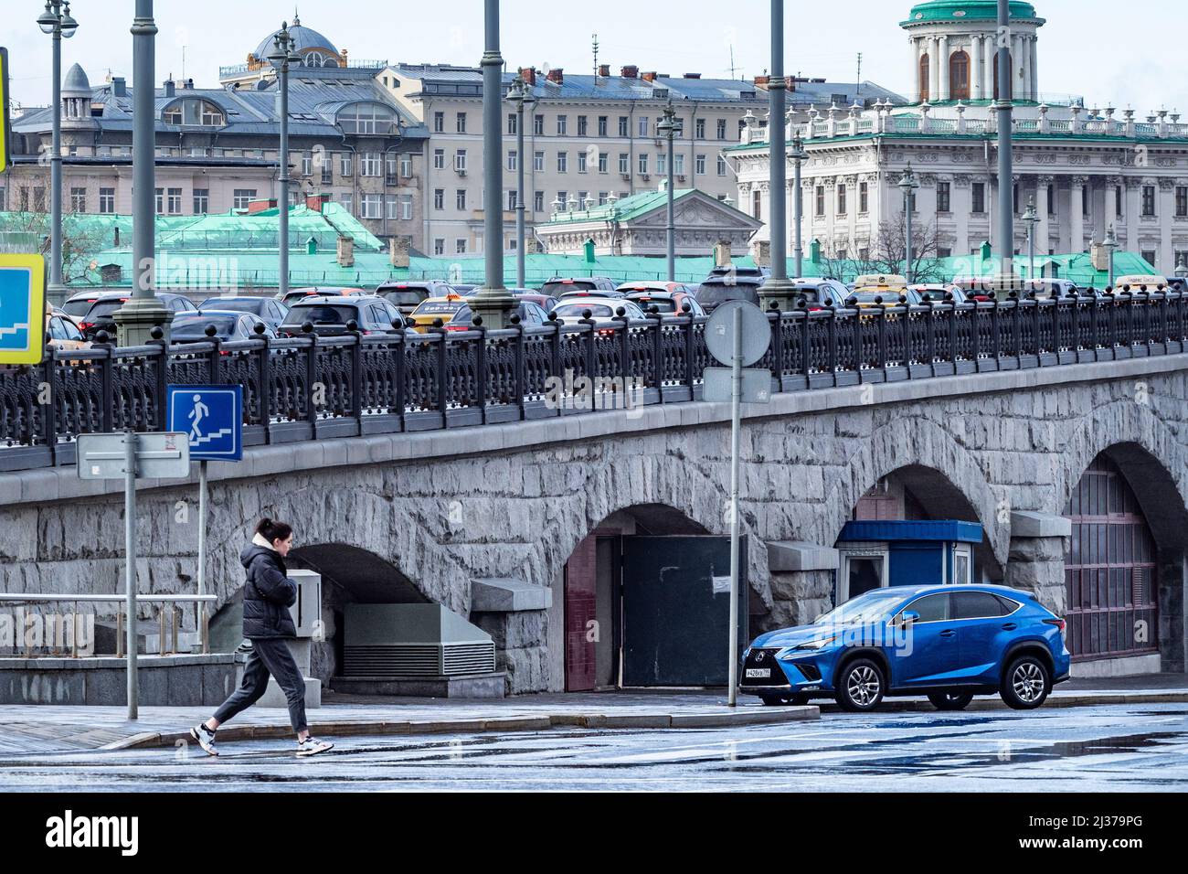 Russia, Moscow. Local residents on a street Stock Photo - Alamy