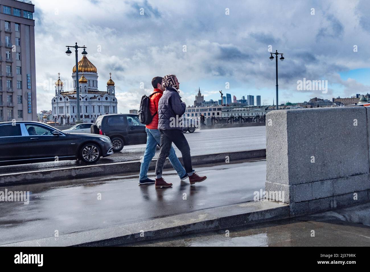 Russia, Moscow. Local residents on a street Stock Photo - Alamy