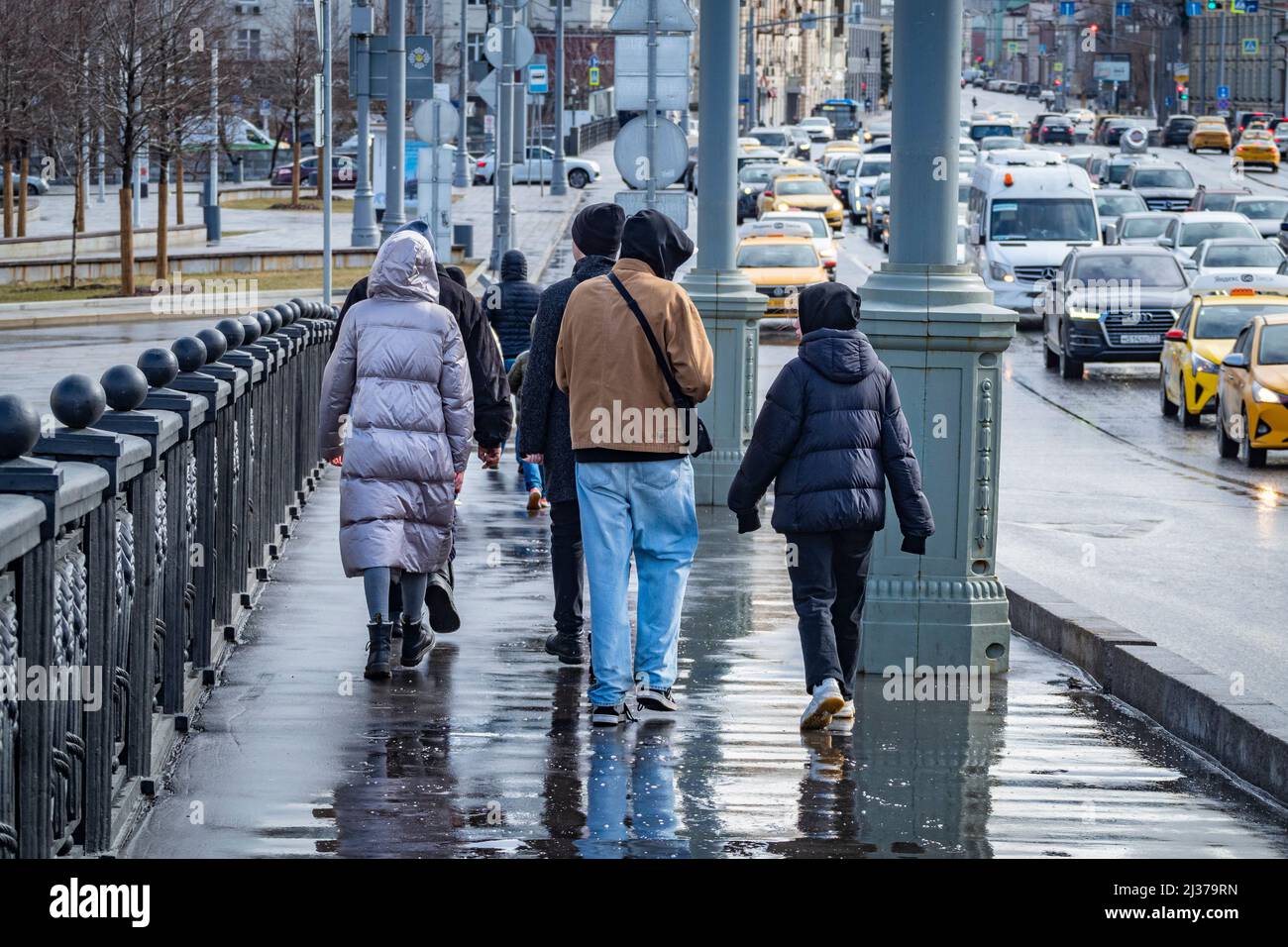 Russia, Moscow. Local residents on a street Stock Photo - Alamy