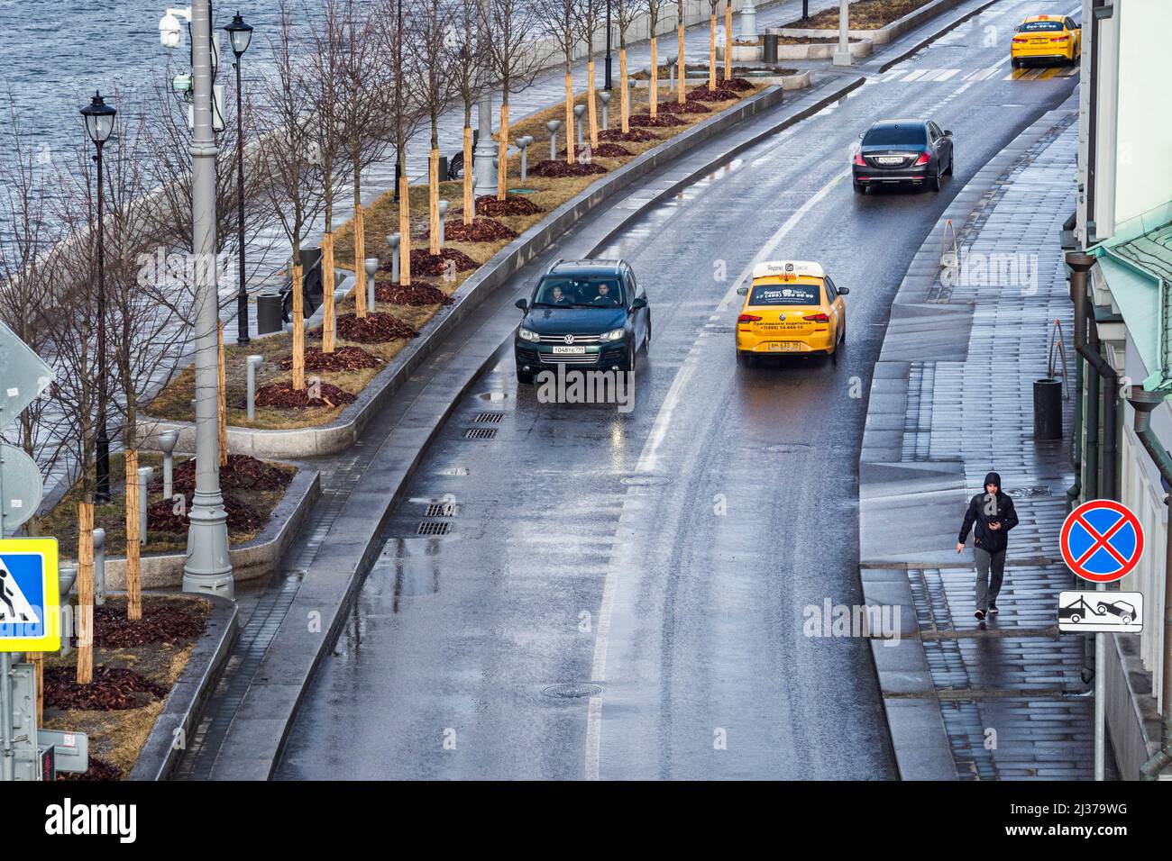Russia, Moscow. Cars move along the road Stock Photo - Alamy