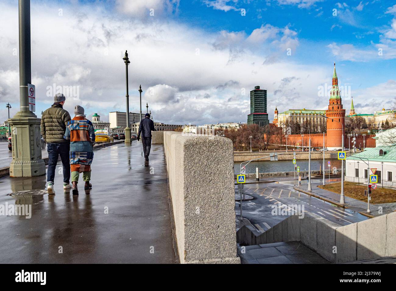 Russia, Moscow. Local residents on a street Stock Photo - Alamy