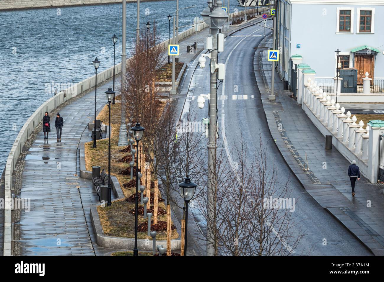 Russia, Moscow. Local residents on a street Stock Photo - Alamy