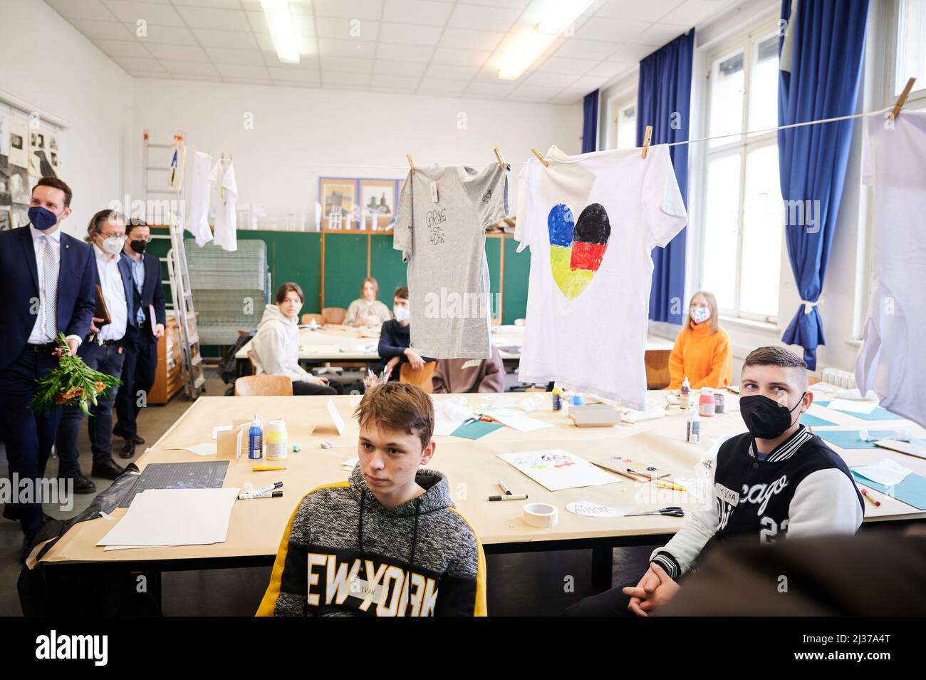 Berlin, Germany. 06th Apr, 2022. Alexander Slotty (l), State Secretary ...