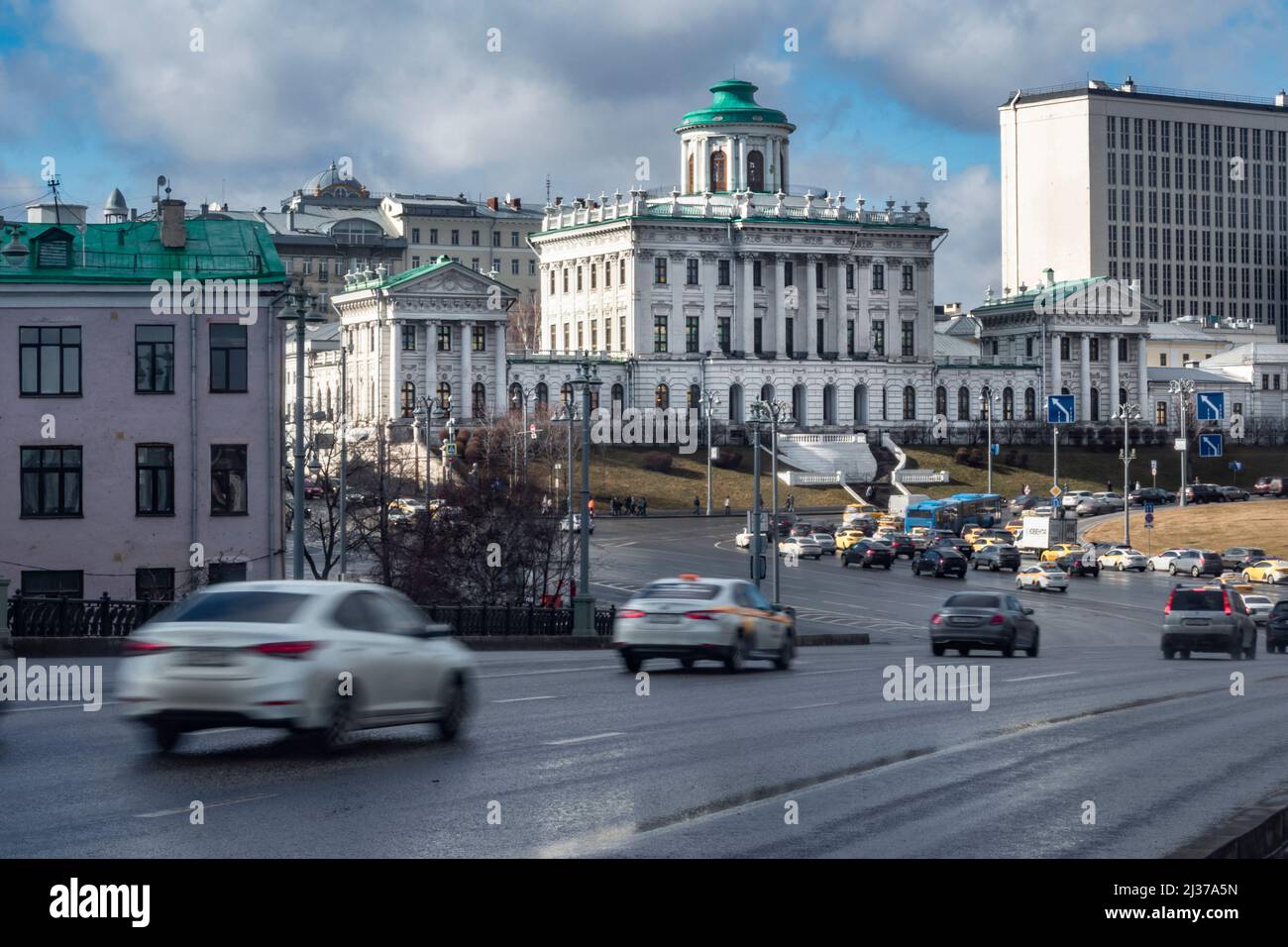 Russia, Moscow. Cars move along the road Stock Photo - Alamy