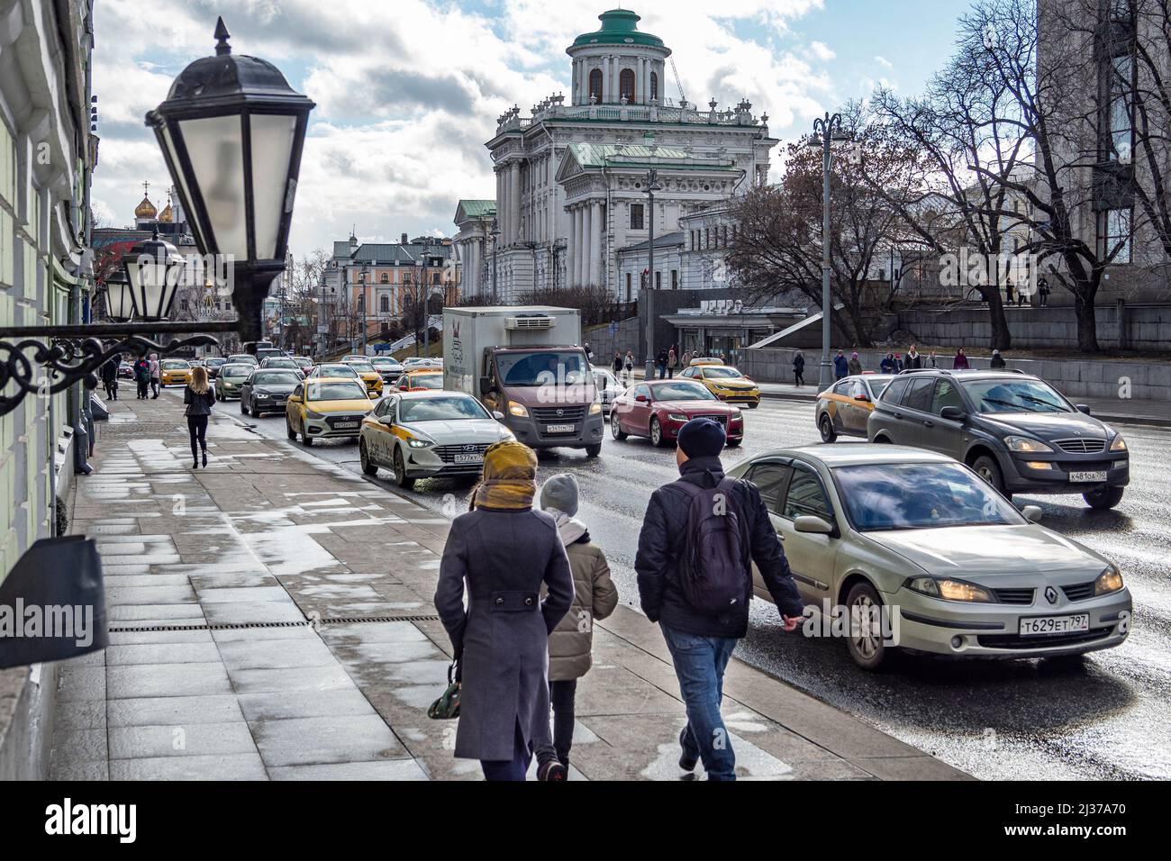 Russia, Moscow. Local residents on a street Stock Photo - Alamy