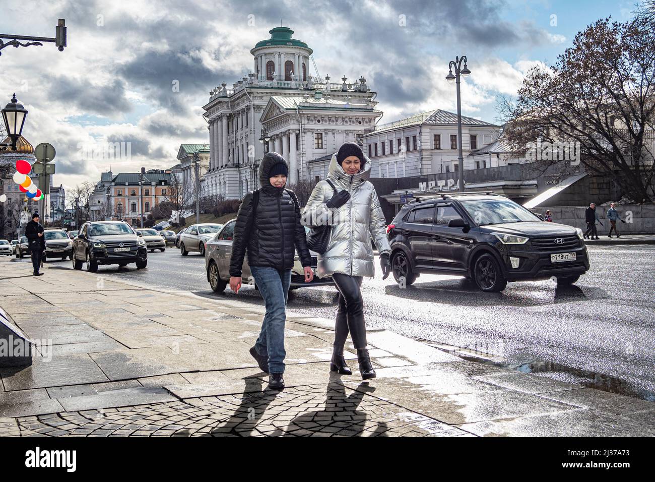 Russia, Moscow. Local residents on a street Stock Photo - Alamy