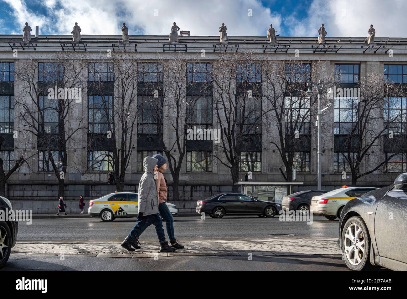 Russia, Moscow. Local residents on a street Stock Photo - Alamy