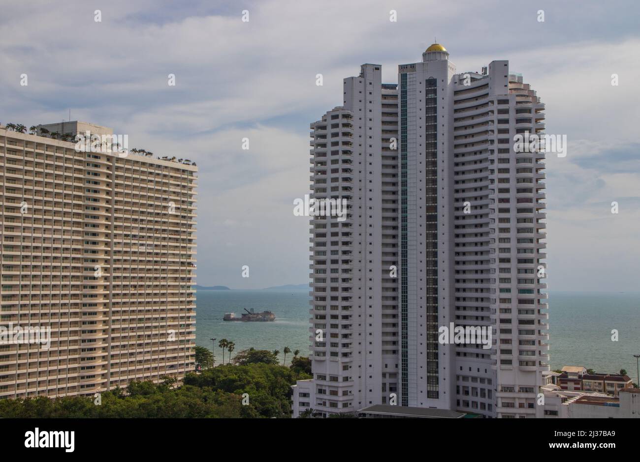 Residential houses or condominiums with over 50 floors in the immediate ...