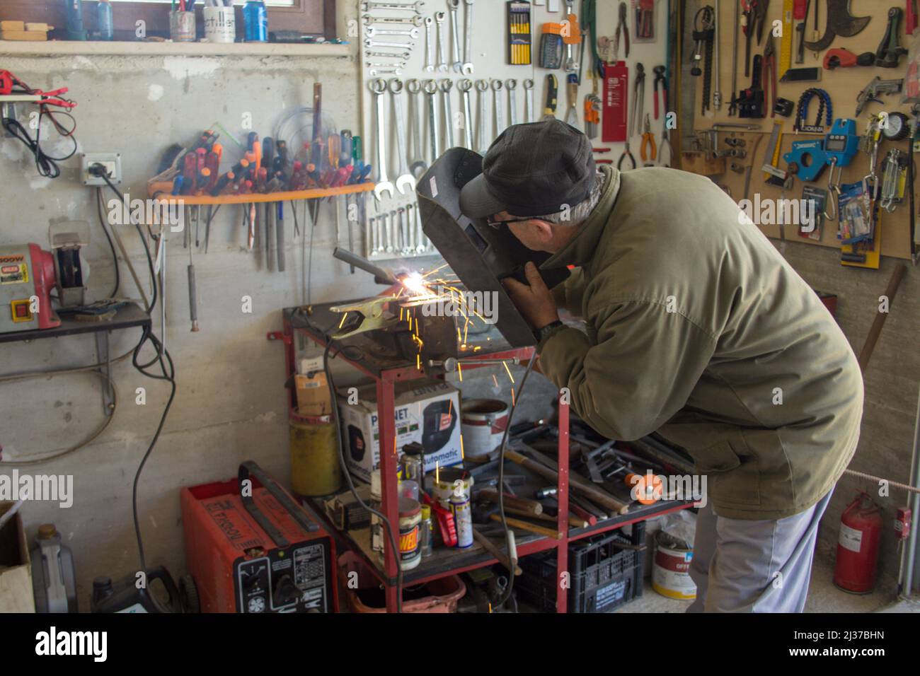 Blacksmith steel wheel hi-res stock photography and images - Alamy