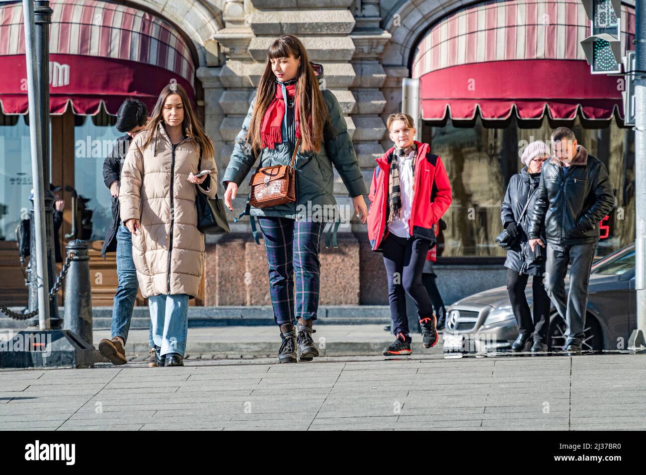 Russia, Moscow. Local residents on a street Stock Photo - Alamy