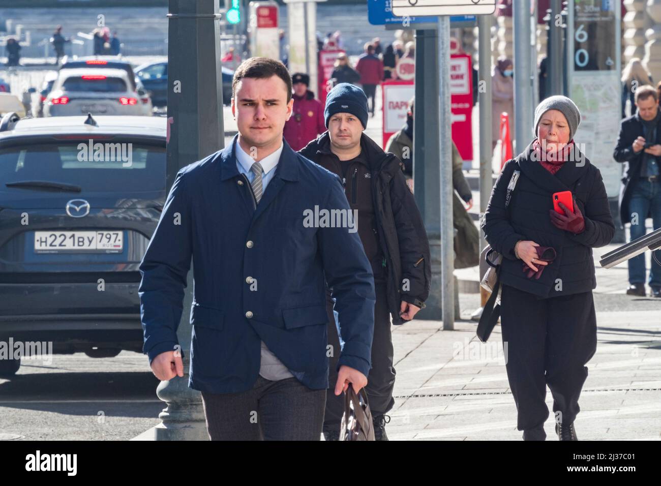 Russia, Moscow. Local residents on a street Stock Photo - Alamy