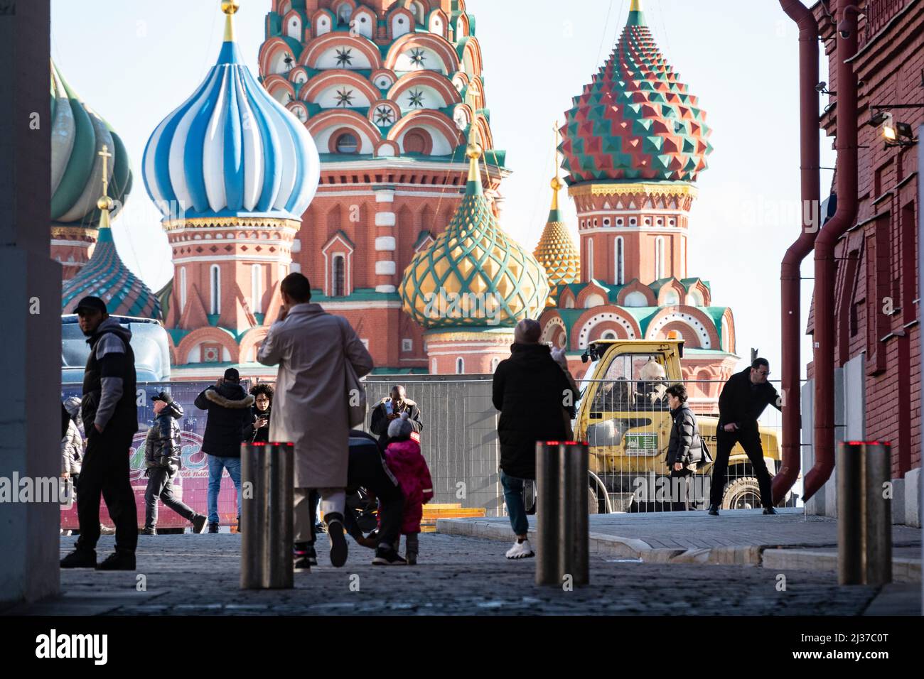Russia, Moscow. Local residents on a street Stock Photo - Alamy