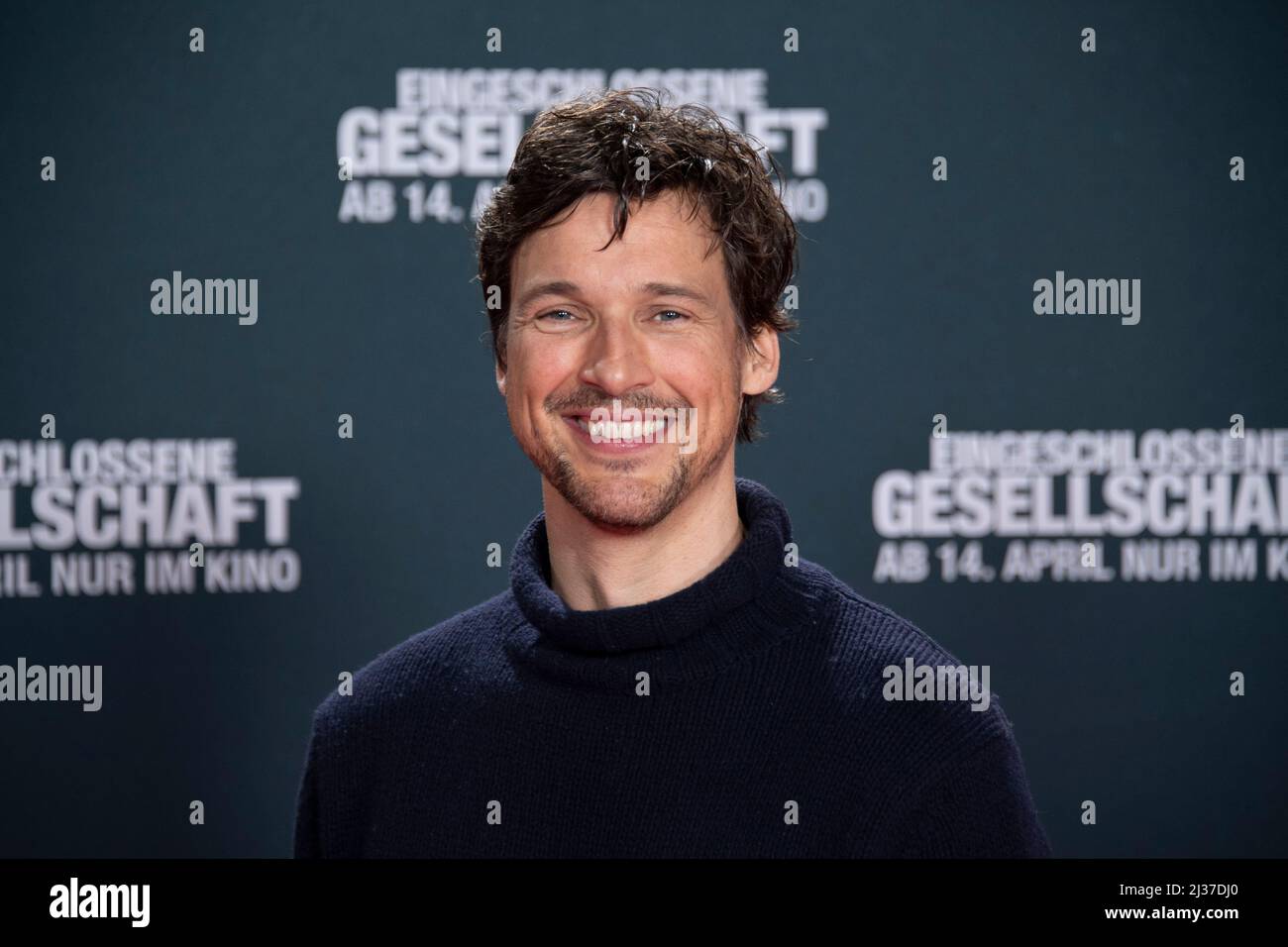 Cologne, Deutschland. 05th Apr, 2022. Actor Florian David FITZ plays ...
