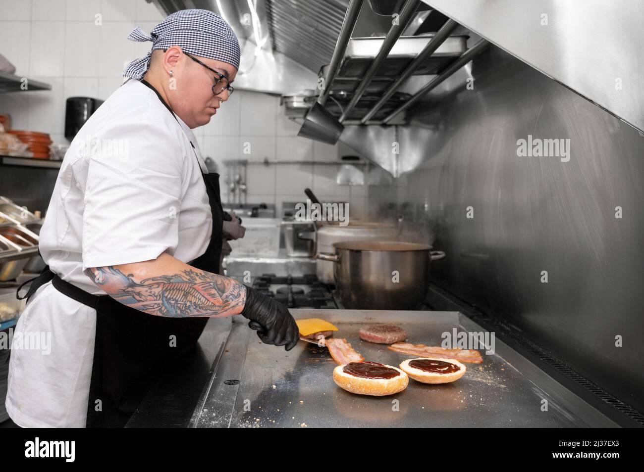 Working grill professional kitchen hi-res stock photography and images ...